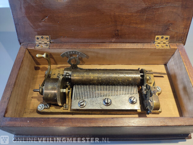 Carillon music box store